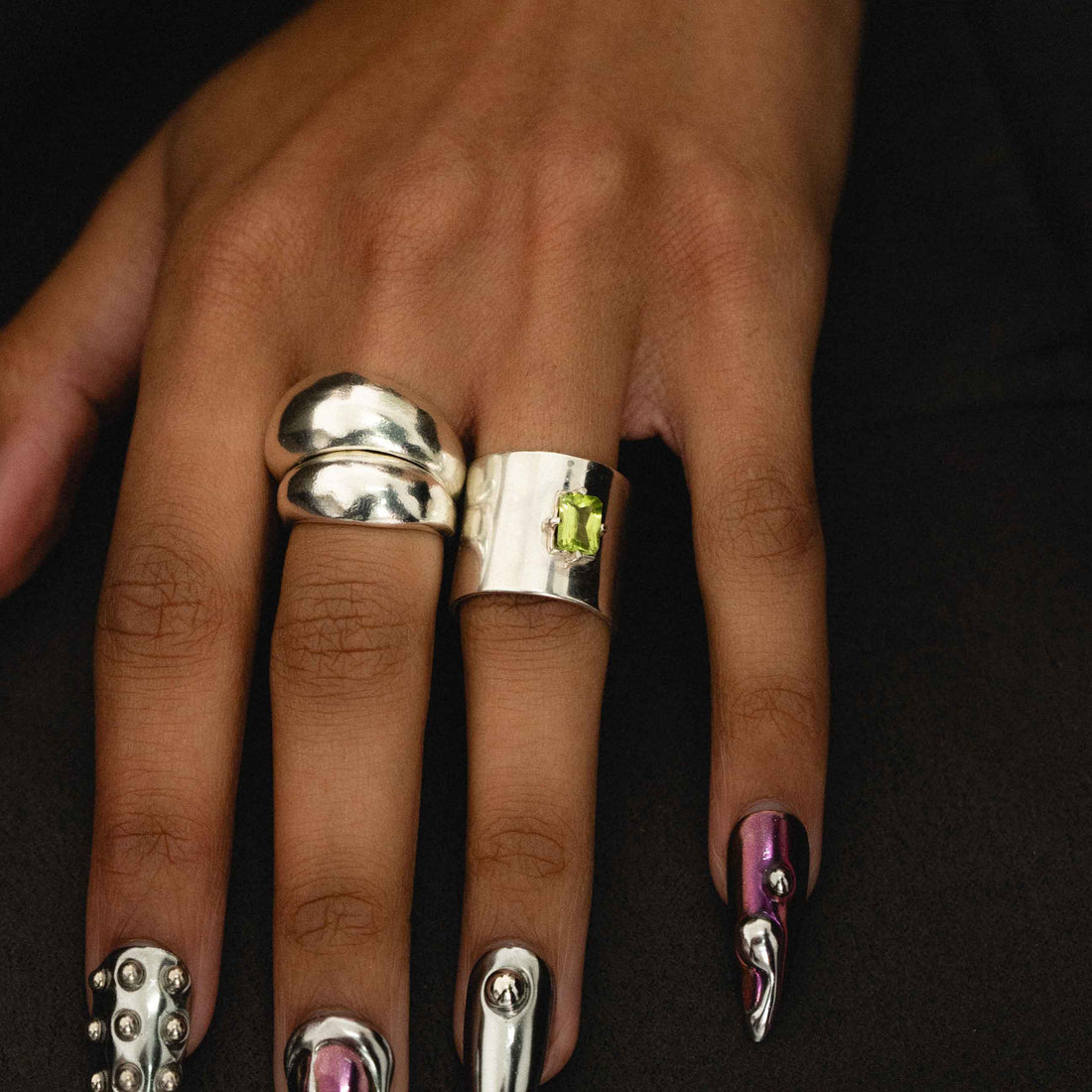 PERIDOT TUBE RING – TABI DSGN